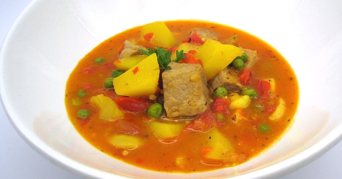 Sabrosa cazuela de atún, choco y guisantes, en "Cómetelo"