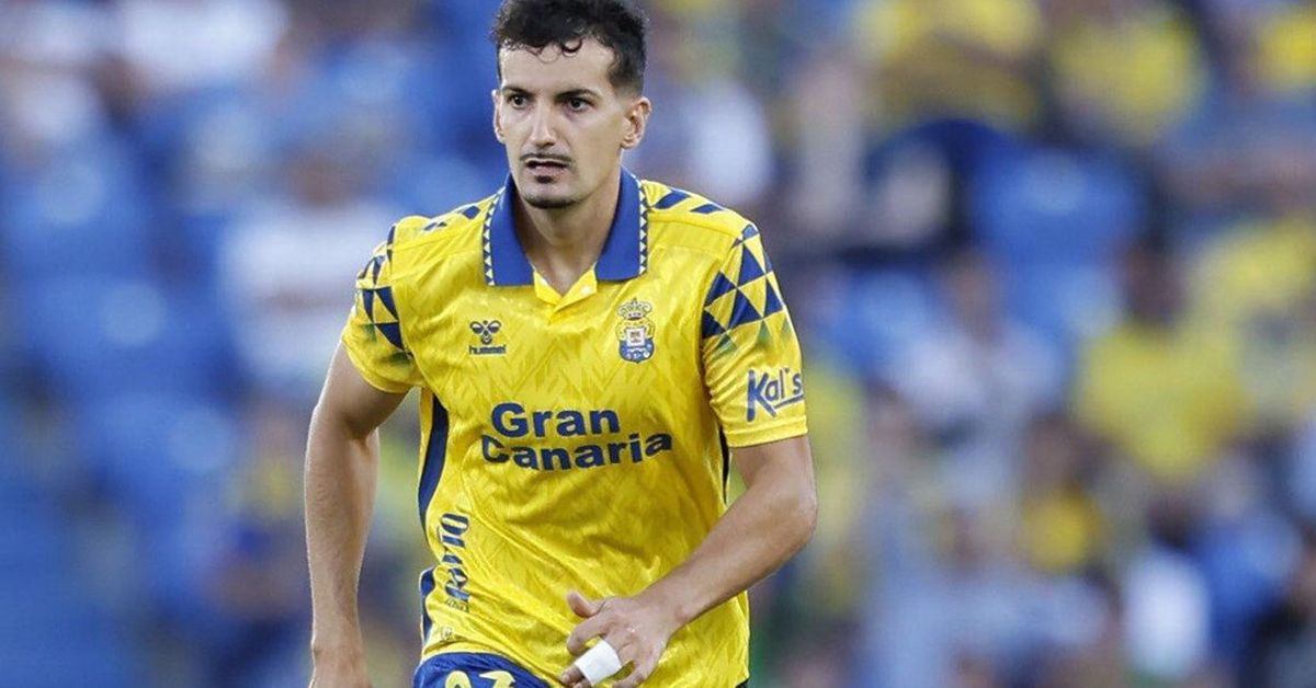 El Almería refuerza su defensa con Álex Muñoz y Chirino