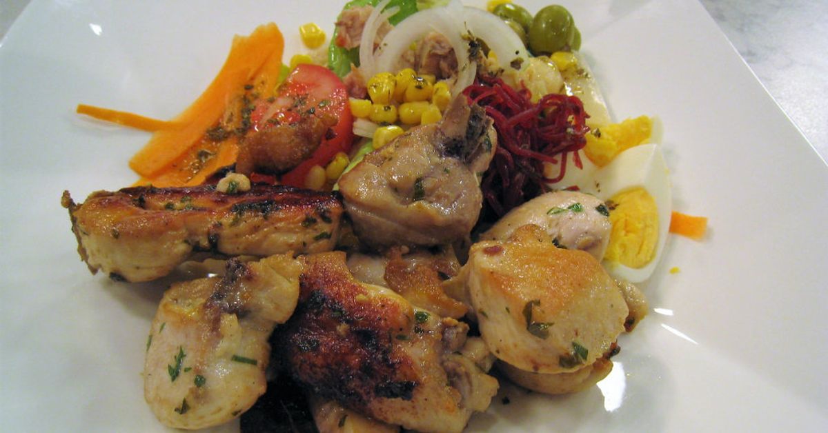 Pollo al ajillo con ensalada este miércoles en "Cómetelo"