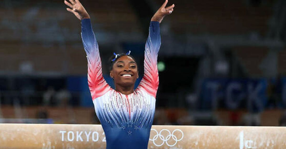 Simone Biles regresa a la competición con un bronce en barra