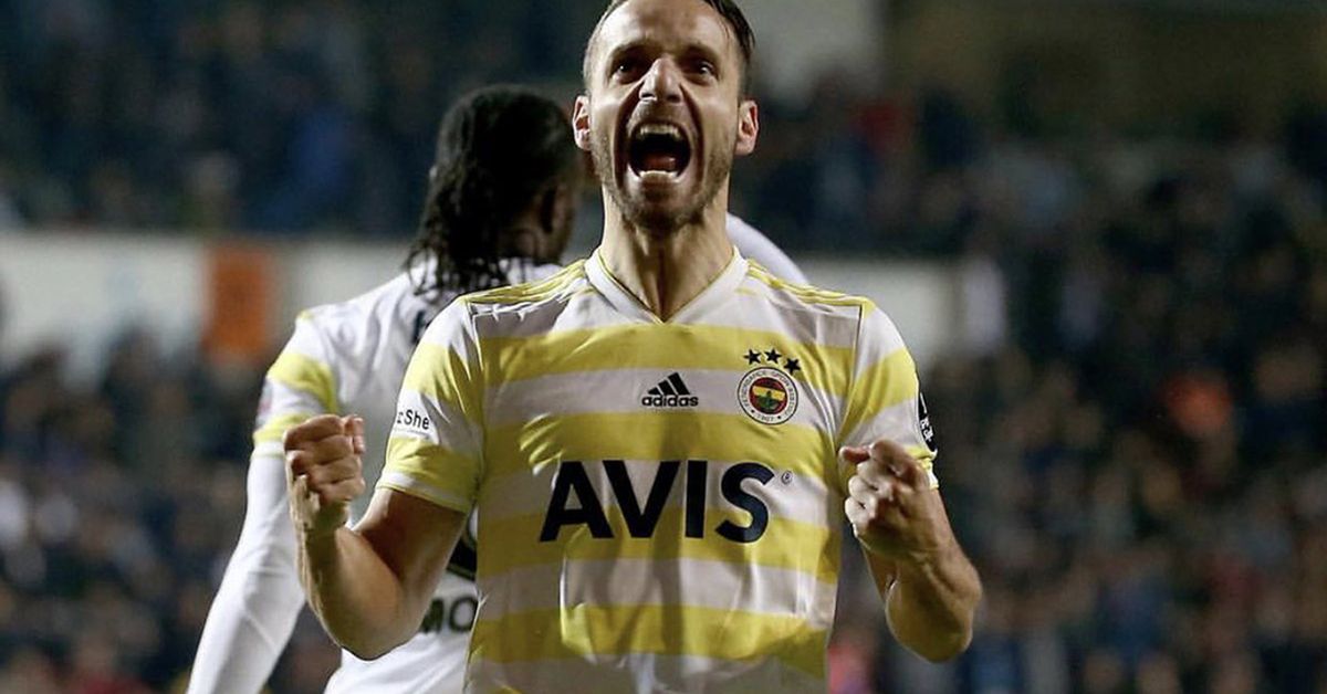 El Granada confirma el fichaje de Roberto Soldado