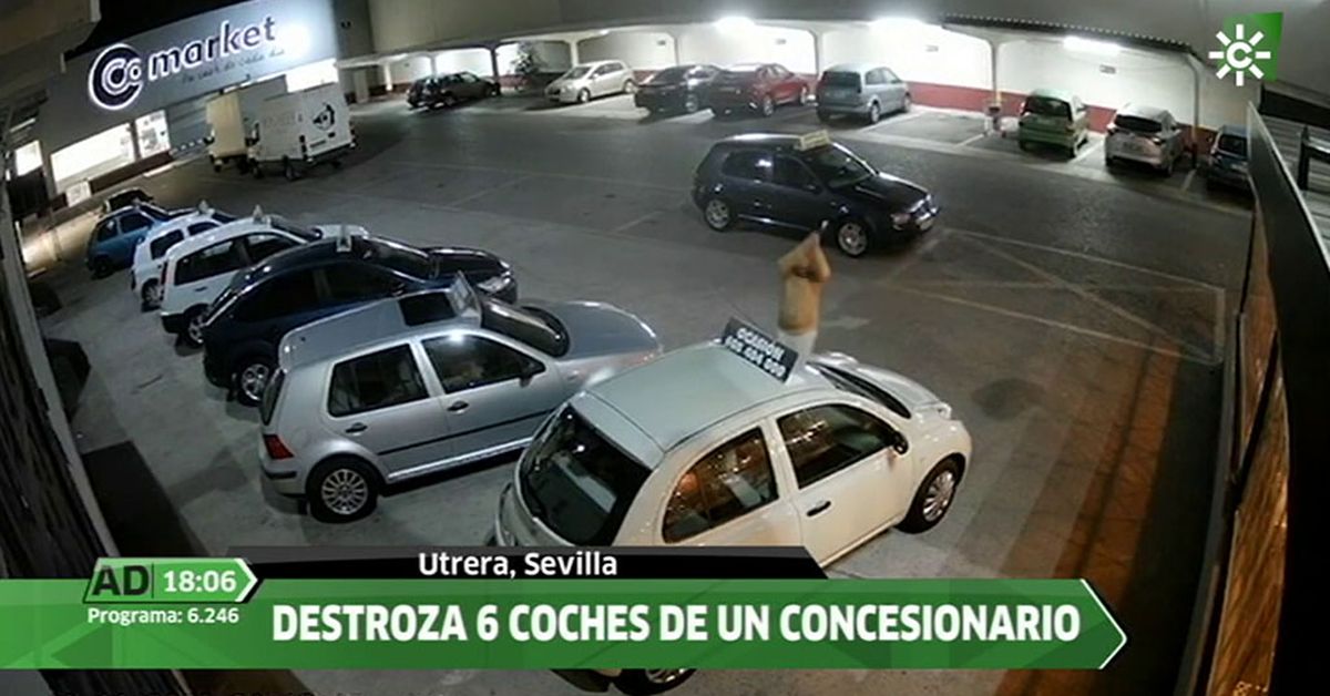 Un encapuchado destroza con un martillo seis coches de un concesionario ...