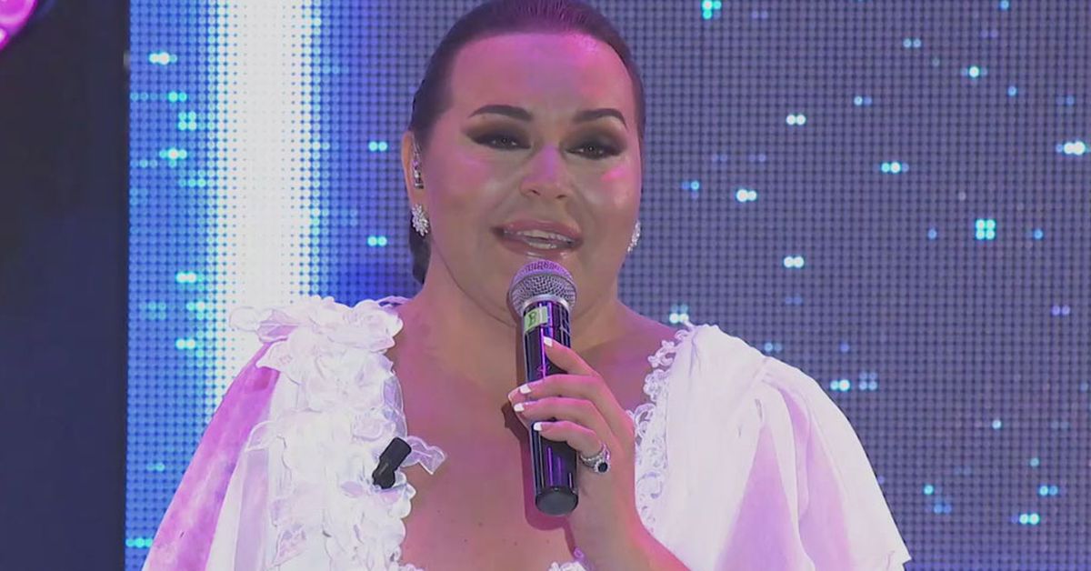 Falete canta "S.O.S." y cuenta sus experiencias en los escenarios