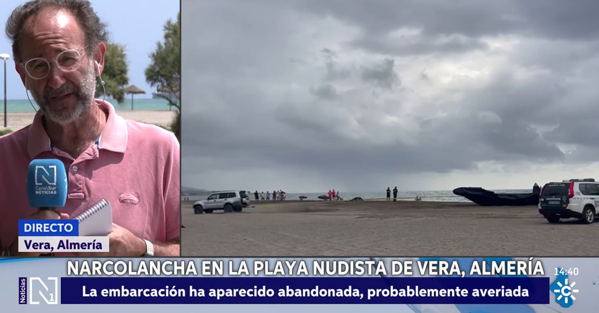 Una narcolancha cargada de combustible aparece varada en la playa de Vera