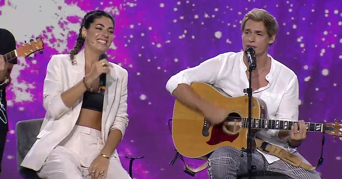Carlos Baute y Nya de la Rubia cantan en directo "Colgando en tus manos"