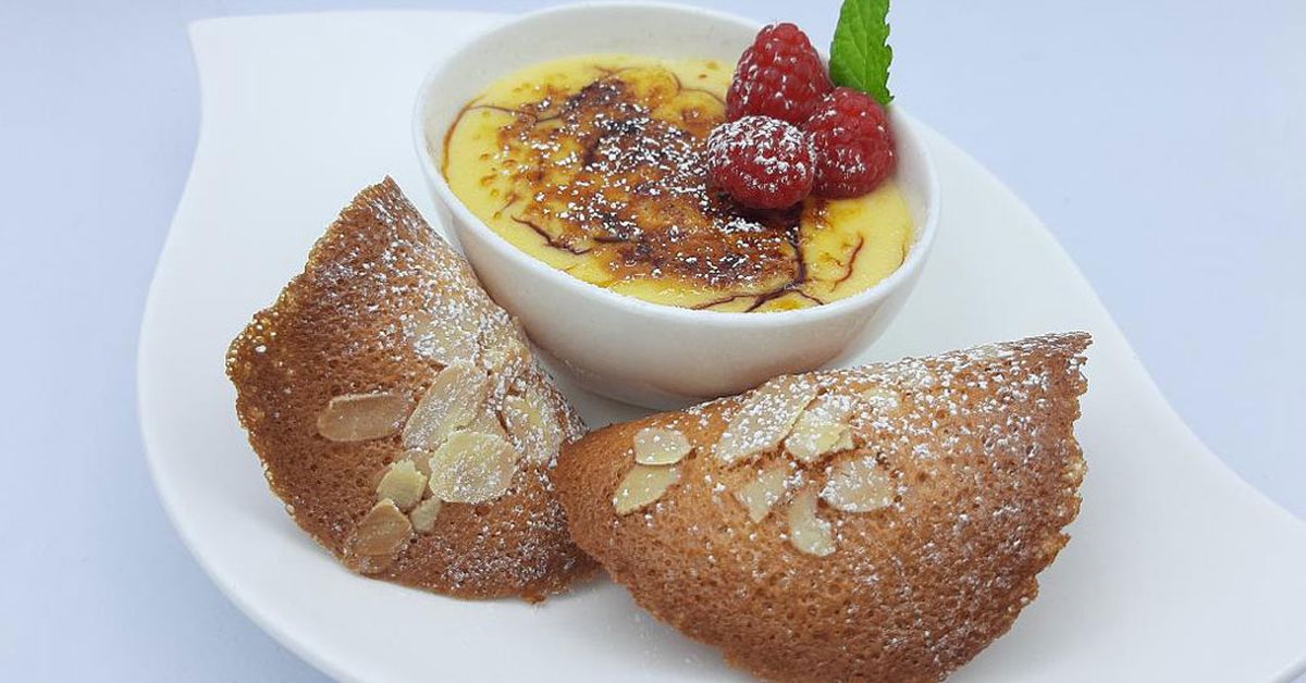 Crema catalana con tejas de almendra y miel, rico postre en "Cómetelo"