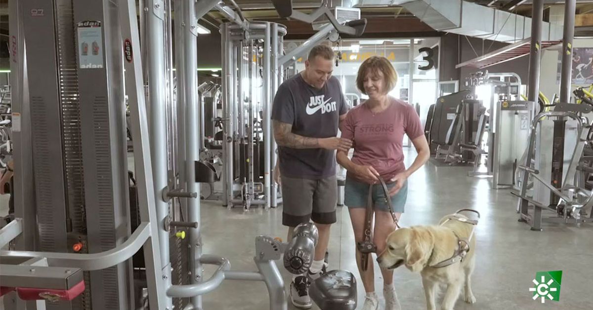 Omet, un perro guía fundamental en la vida de Amparo