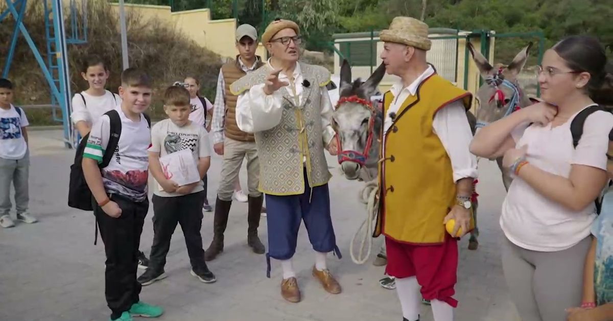 El juglar Isidro y sus burros enseñan la "pedagogía andariega"