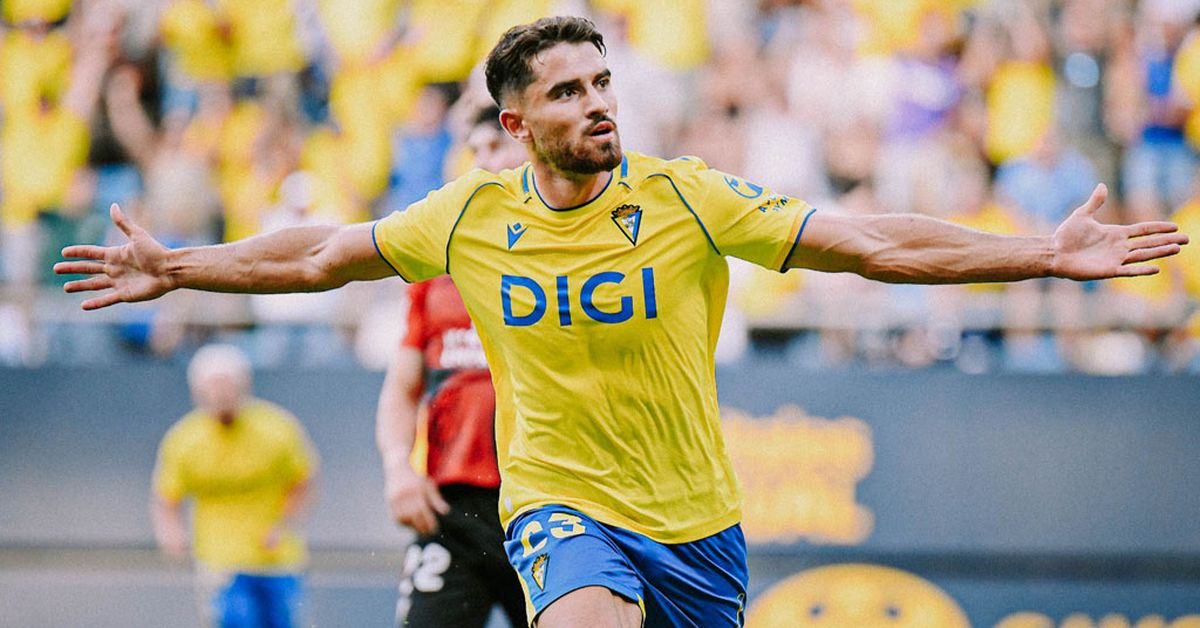 El Cádiz gana por la mínima jugando en superioridad todo el partido