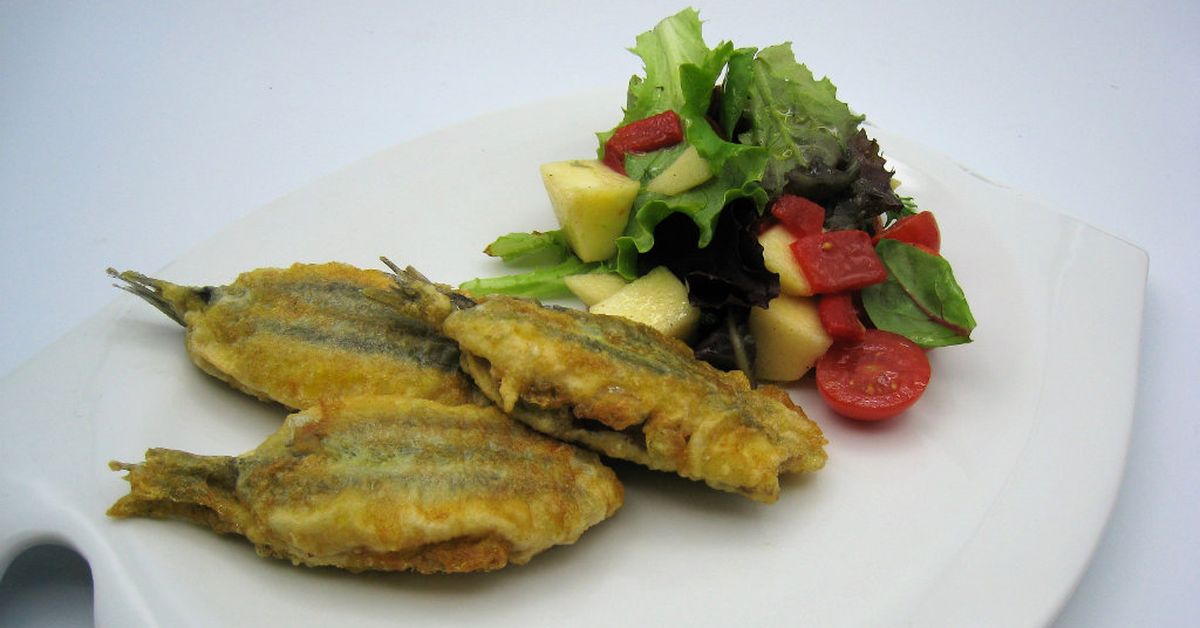"Cómetelo" propone boquerones rellenos de gazpacho con ensalada