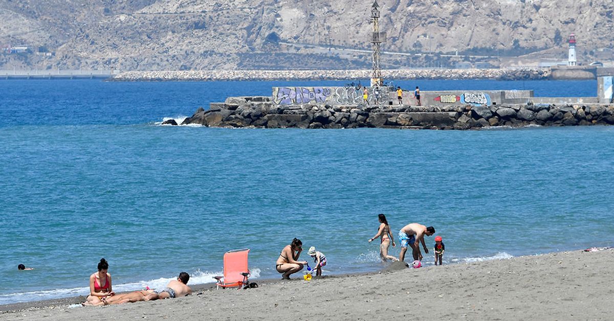 Primer chapuzón en las playas de Almería