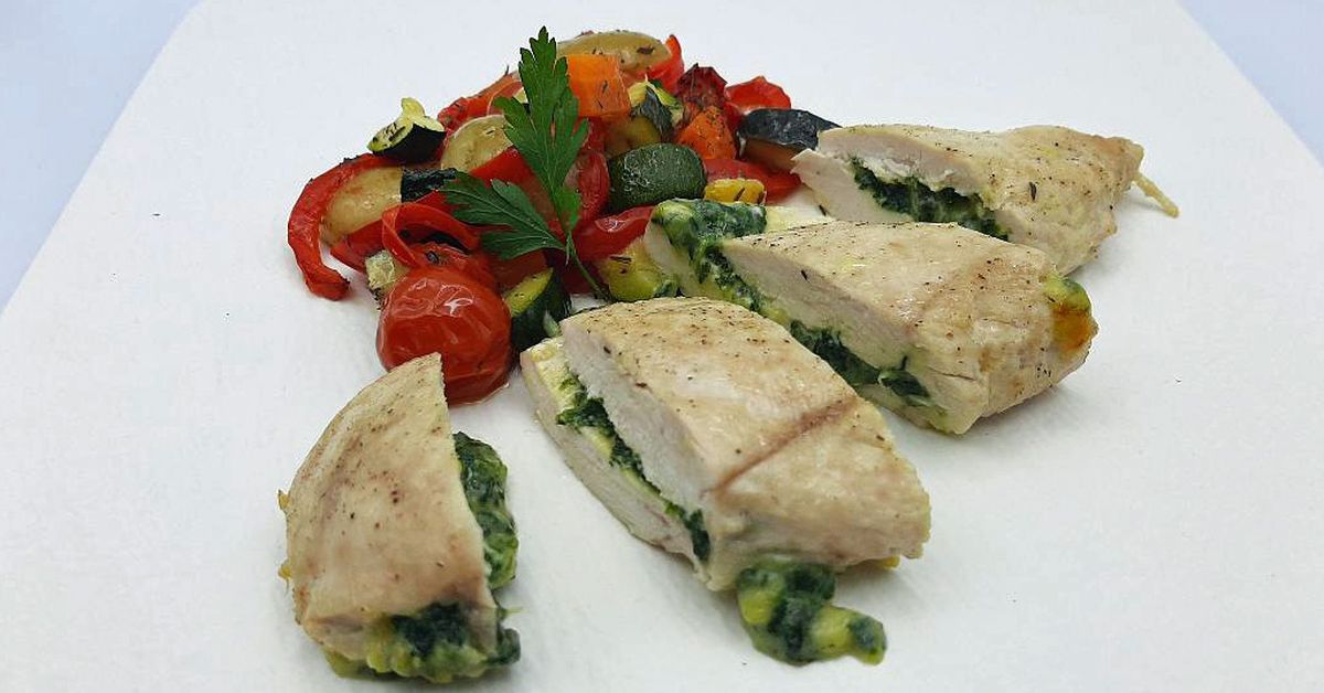 Pechugas de pollo rellenas de espinacas, ajo y queso, en "Cómetelo"