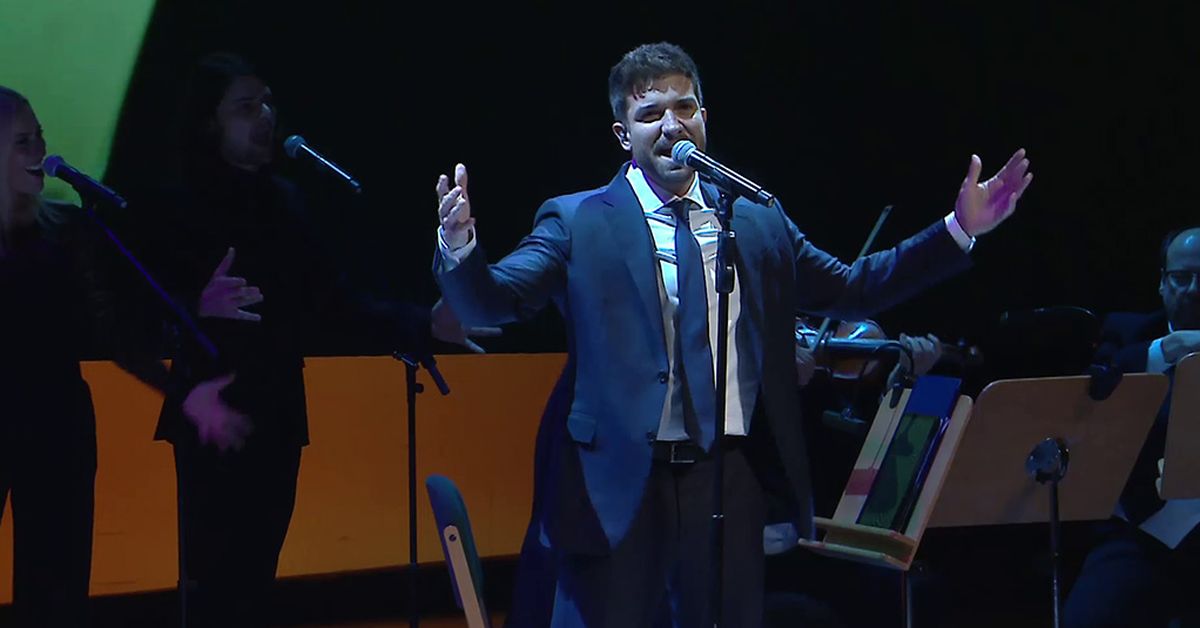 Alborán y Zimmer: así ha sido el inicio de la gala del 28F