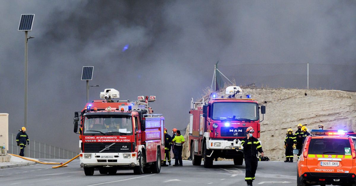El fuego arrasa un secadero de jamón en Otura