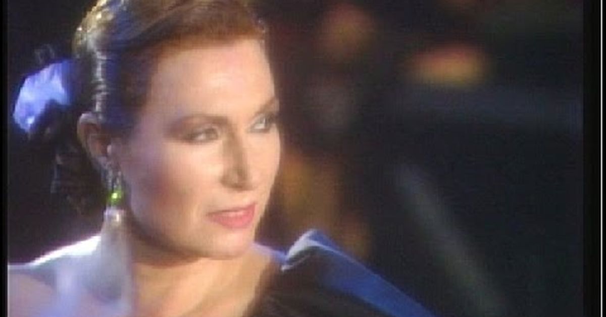 Rocío Jurado canta La Mujer del Torero (1988)