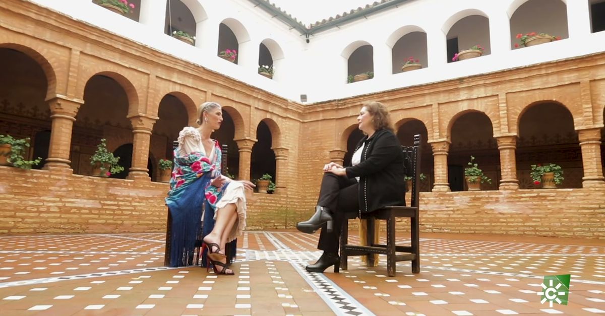 Los secretos y la belleza del mantón de manila de Ángeles Espinar