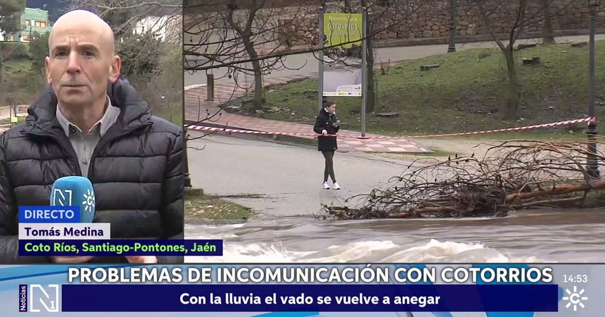 Los vecinos de Coto Ríos, aislados por la crecida del Guadalquivir