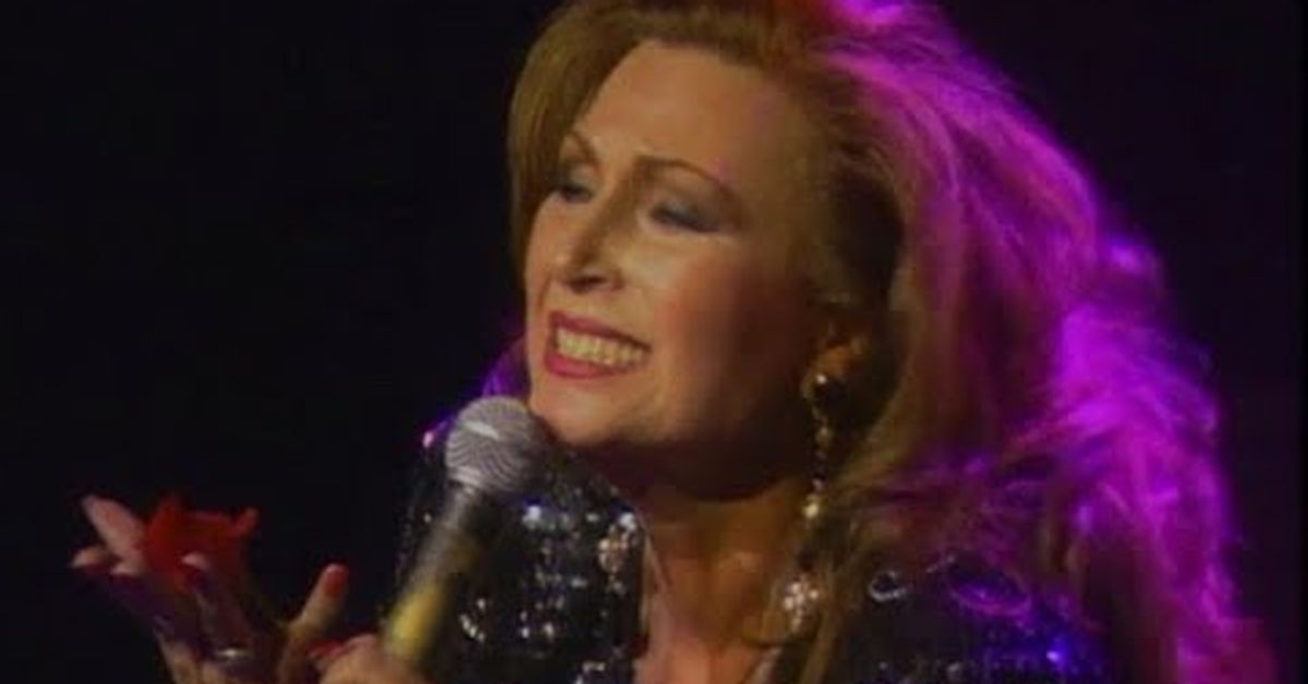 Rocío Jurado canta "Se nos rompió el amor"