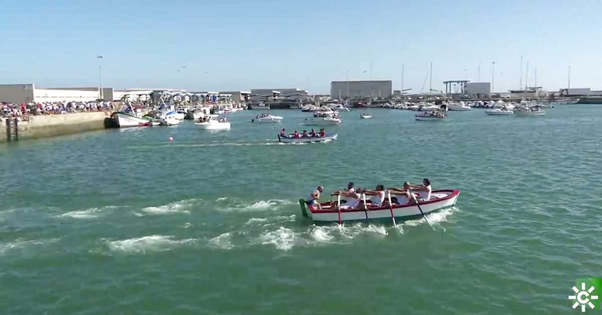 La regata de botes de la Feria del Carmen es una de las principales ...