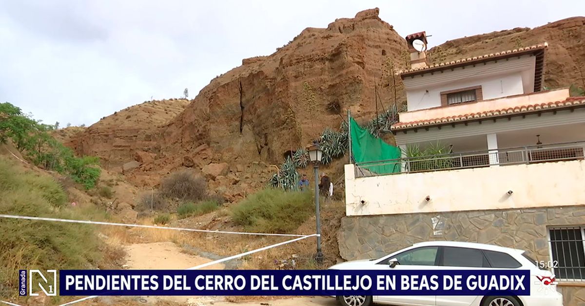 Nuevos desprendimientos del Cerro del Castillejo en Beas de Guadix pone ...
