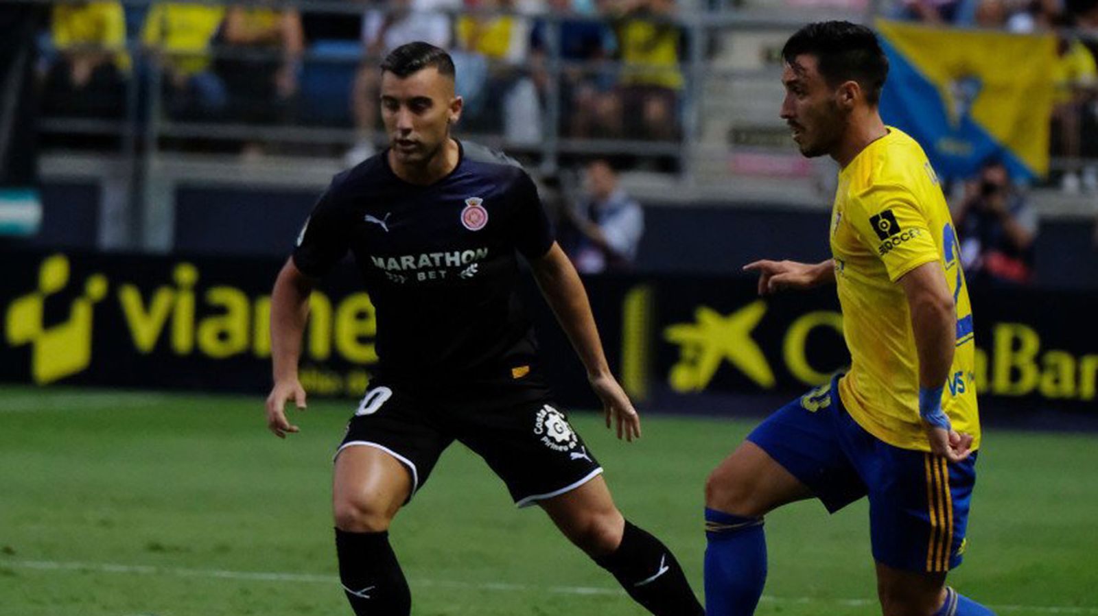 2-0: El Cádiz sigue intratable