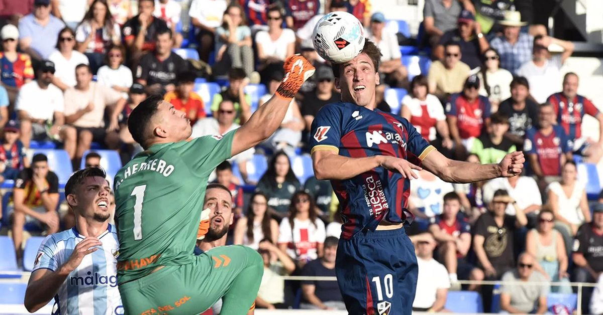 El Málaga cae en el último minuto en una indecisión defensiva