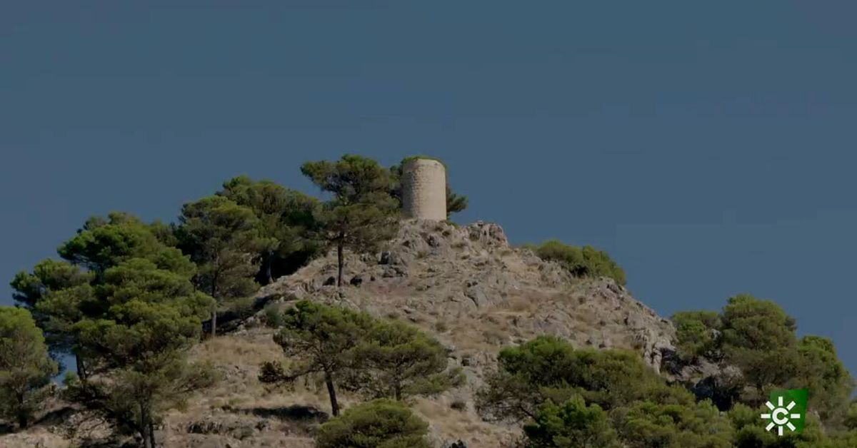 La torre de El Canuto, en Rute, desde donde se divisan hasta tres ...