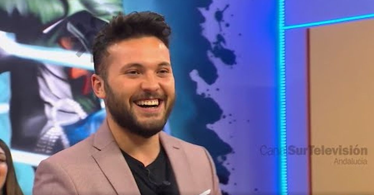 Kiko Peña canta el himno de Andalucía