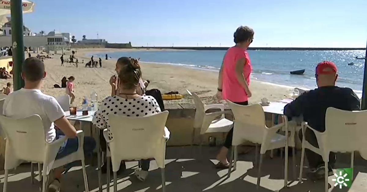 Cádiz lidera las reservas hoteleras en Andalucía