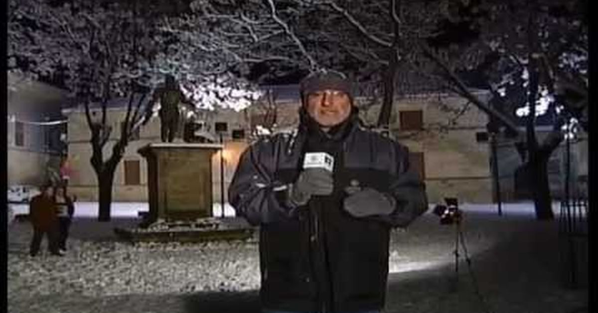 El redactor Alfonso Miranda cubierto por la nieve en directo