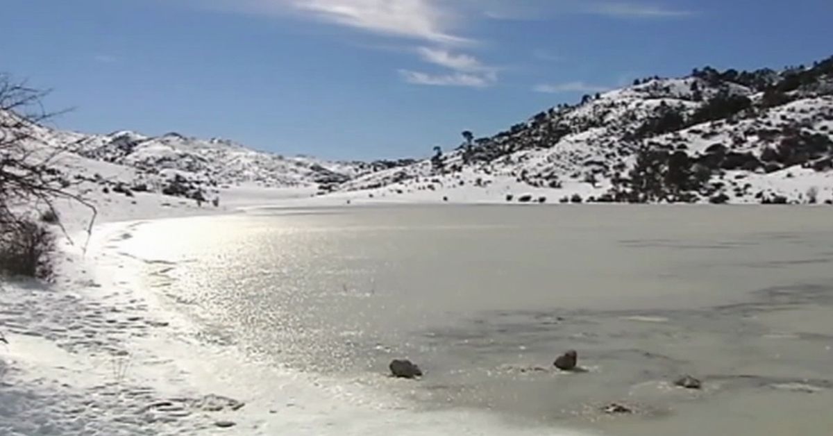 La atracción turística de un lago congelado a 17 grados bajo cero en Jaén