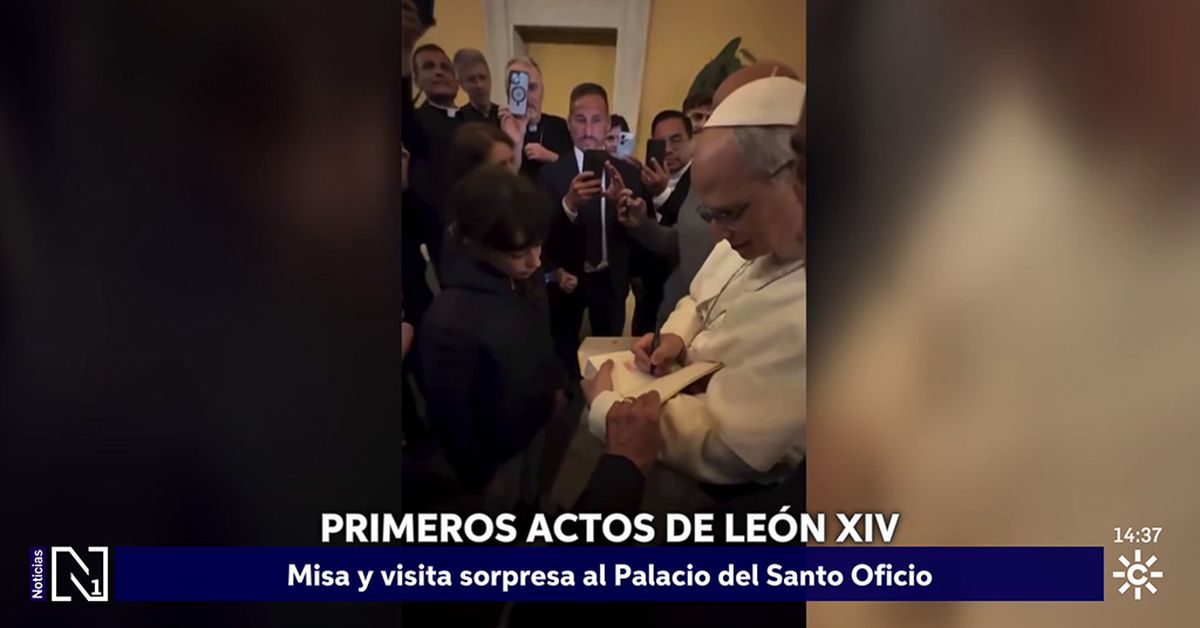 La primera firma de León XIV fue... para la biblia de una niña: "Aún ...