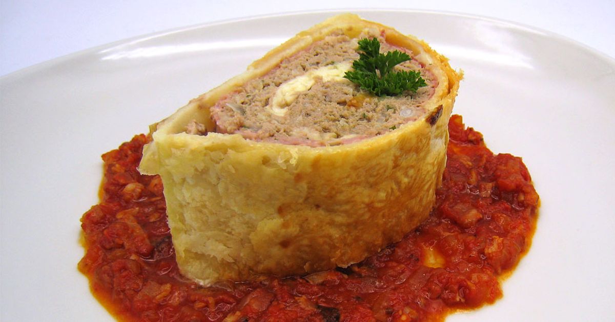 Rulo de carne con hojaldre y queso, en "Cómetelo"