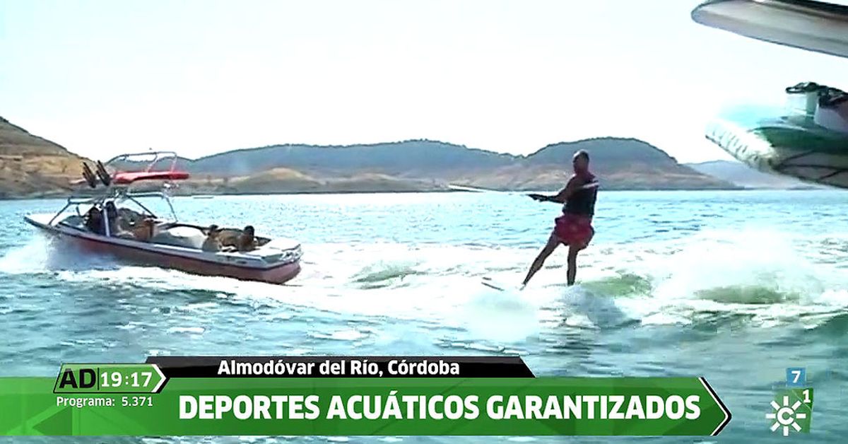Deportes acuáticos en un pantano de Córdoba