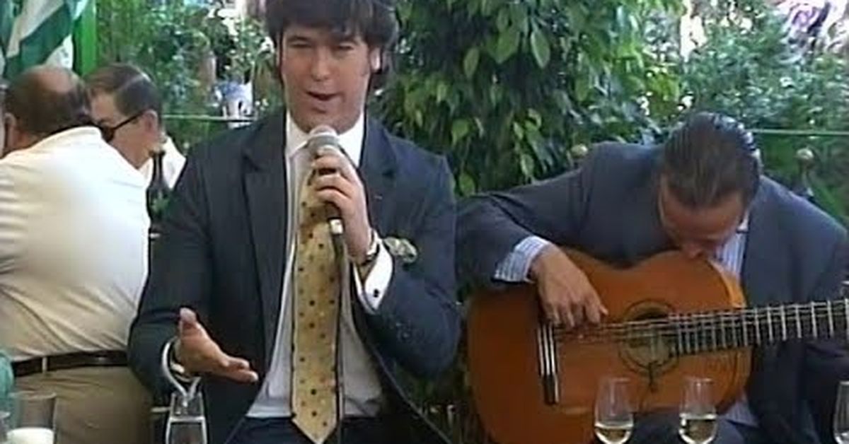 Manuel Lombo canta las Sevillanas de Zaide y la flor del Romero