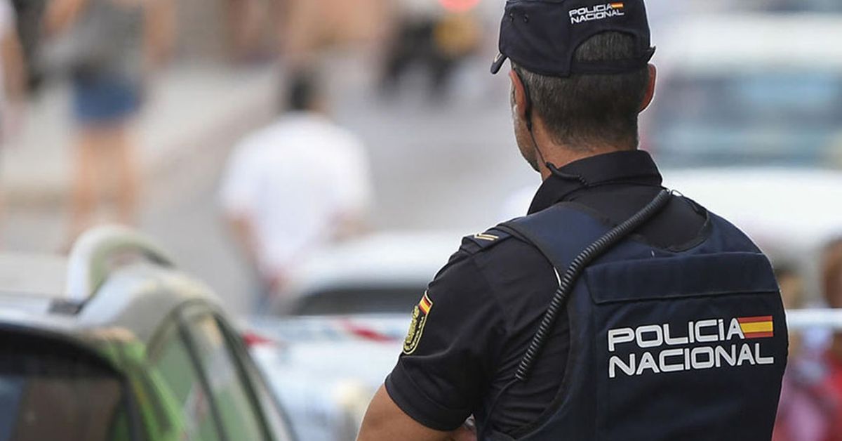 Atrincherado un hombre en su vivienda en Camas tras efectuar varios ...