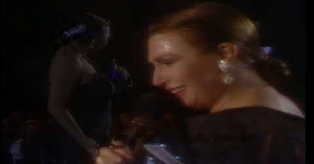 Rocío Jurado canta Compañero en el Homenaje a Rafael de León (1988)