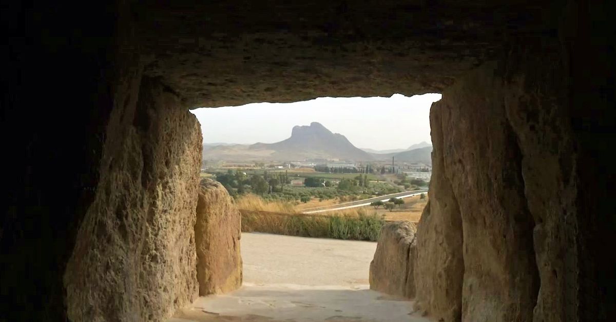 Dolmen de Menga, una puerta a la peña de los enamorados