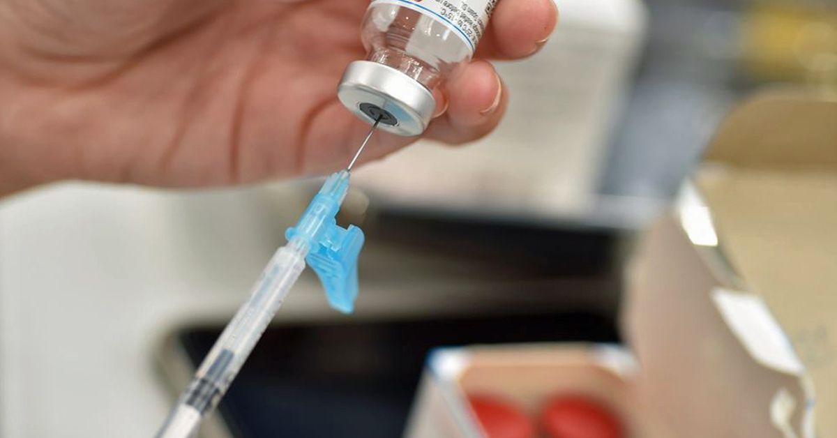 España no adelantará la tercera dosis sin evidencias científicas