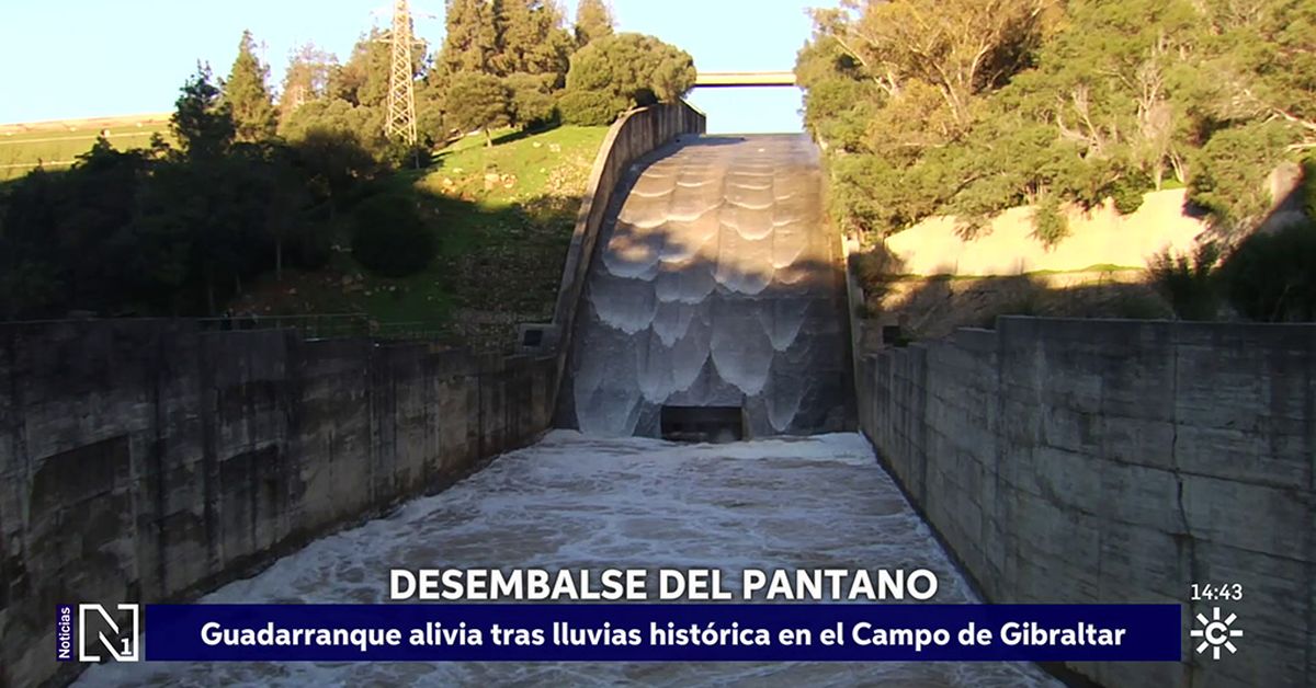 El pantano de Guadarranque abre sus compuertas para aliviar agua de ...