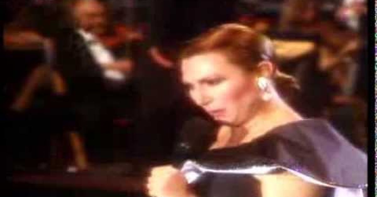 Rocío Jurado canta Pastora Imperio, en el Homenaje a Rafael de León (1988)