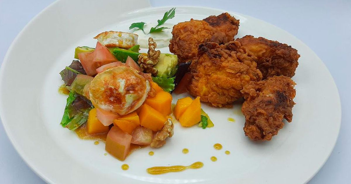 Pollo frito a la moruna con ensalada, dos recetas llenas de color y ...