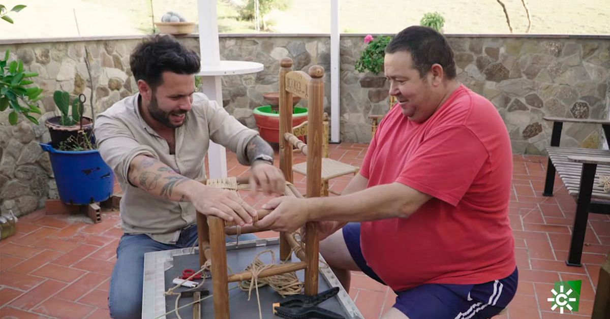 Fabricamos una silla de enea en Algar