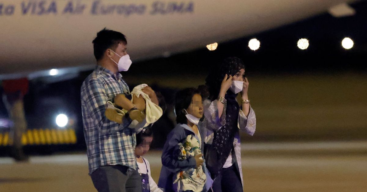 La desesperada evacuación de los afganos que colaboraron con España
