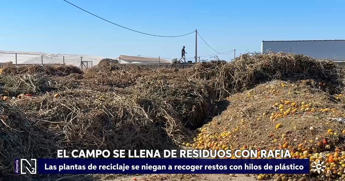 El campo almeriense se llena de residuos con rafia