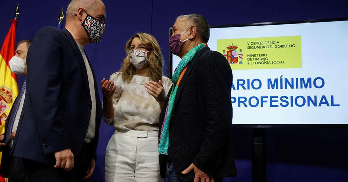 El Gobierno pacta con los sindicatos y sin la patronal subir el salario ...
