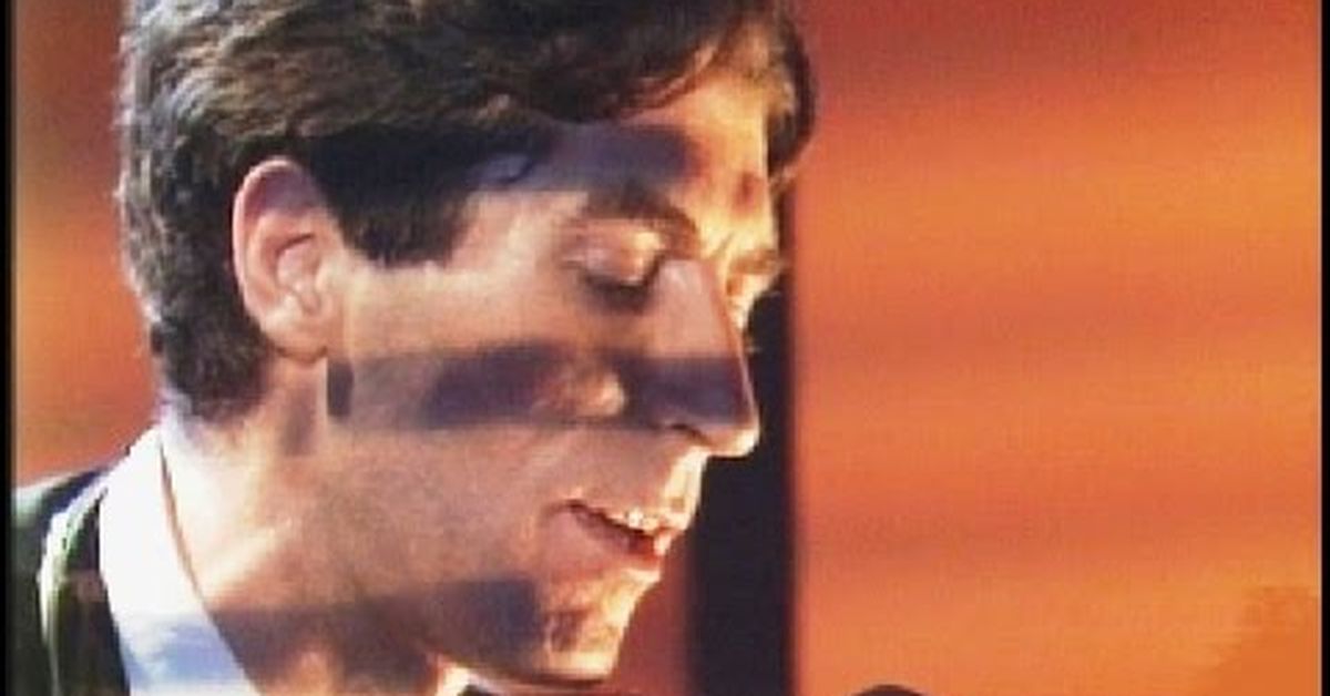 Joaquín Sabina canta "Cuando aprieta el frío"