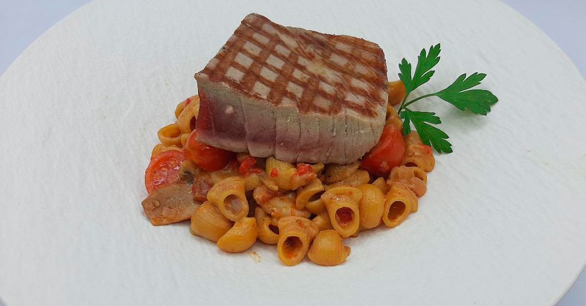 Atún a la parrilla con pasta, en "Cómetelo"