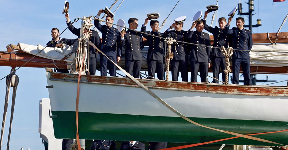 El buque escuela Elcano inicia desde Cádiz su 98 crucero de instrucción