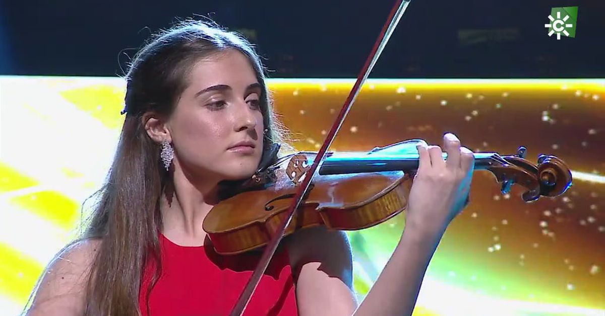 Marina Alba enamora con el "capricho" de su violín al jurado